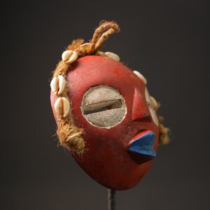 African Wood Mask Antique Ghanaian Round RAFFIA Mask Hand Carved Home ...