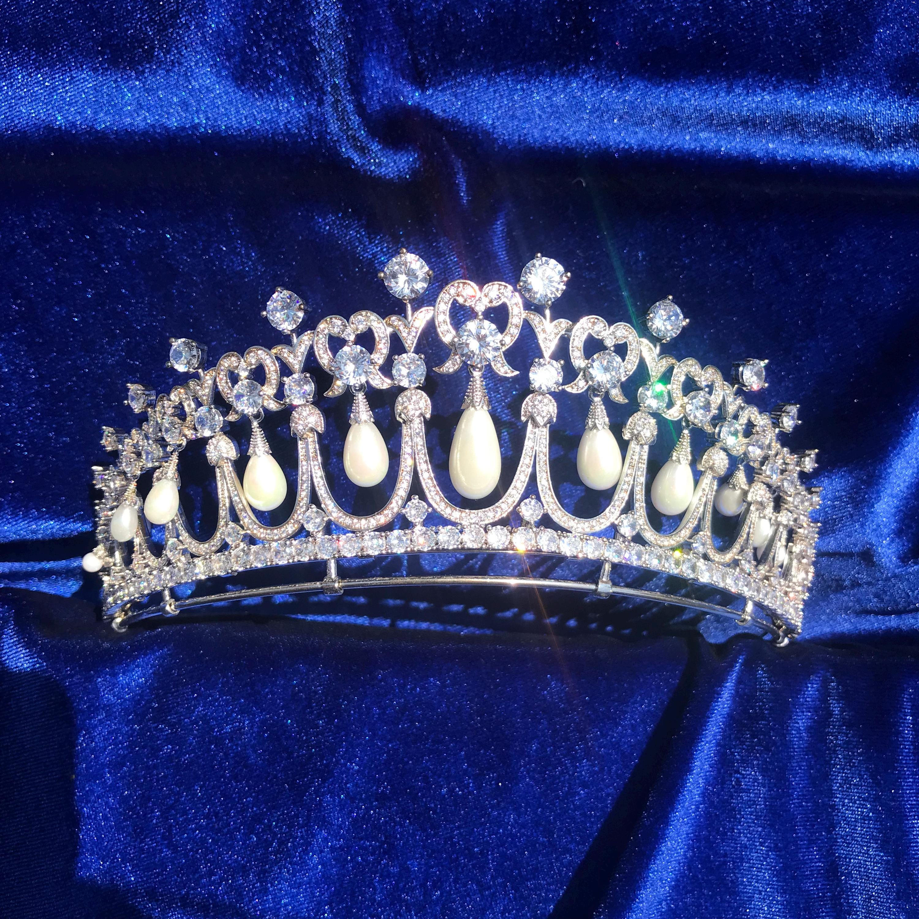 HM Queen Elizabeth II of Lover's Knot Tiara Shell Pearls Full Cubic ...