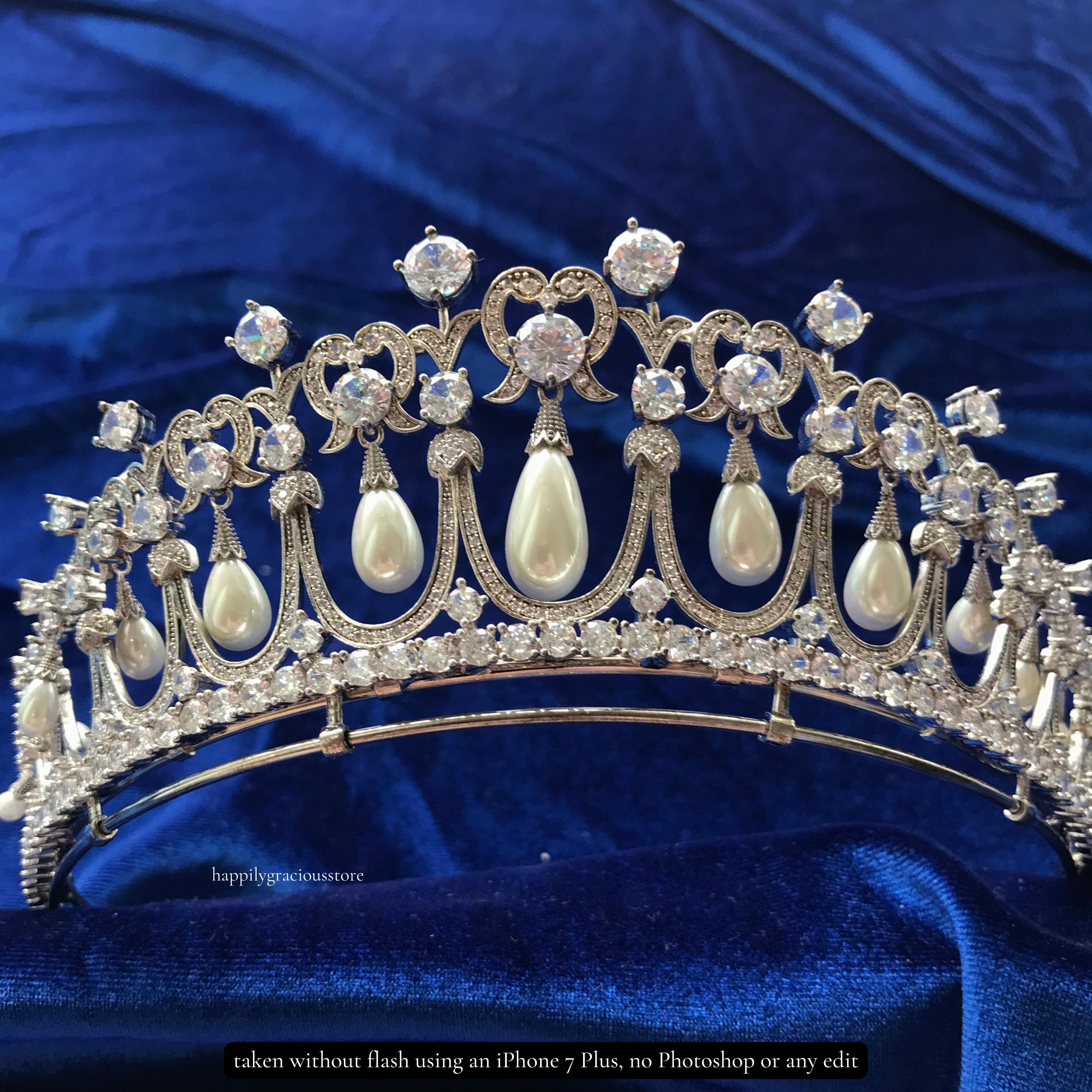 Queen Mary's Lover's Knot Tiara - Queen Elizabeth II - Kate Middleton ...