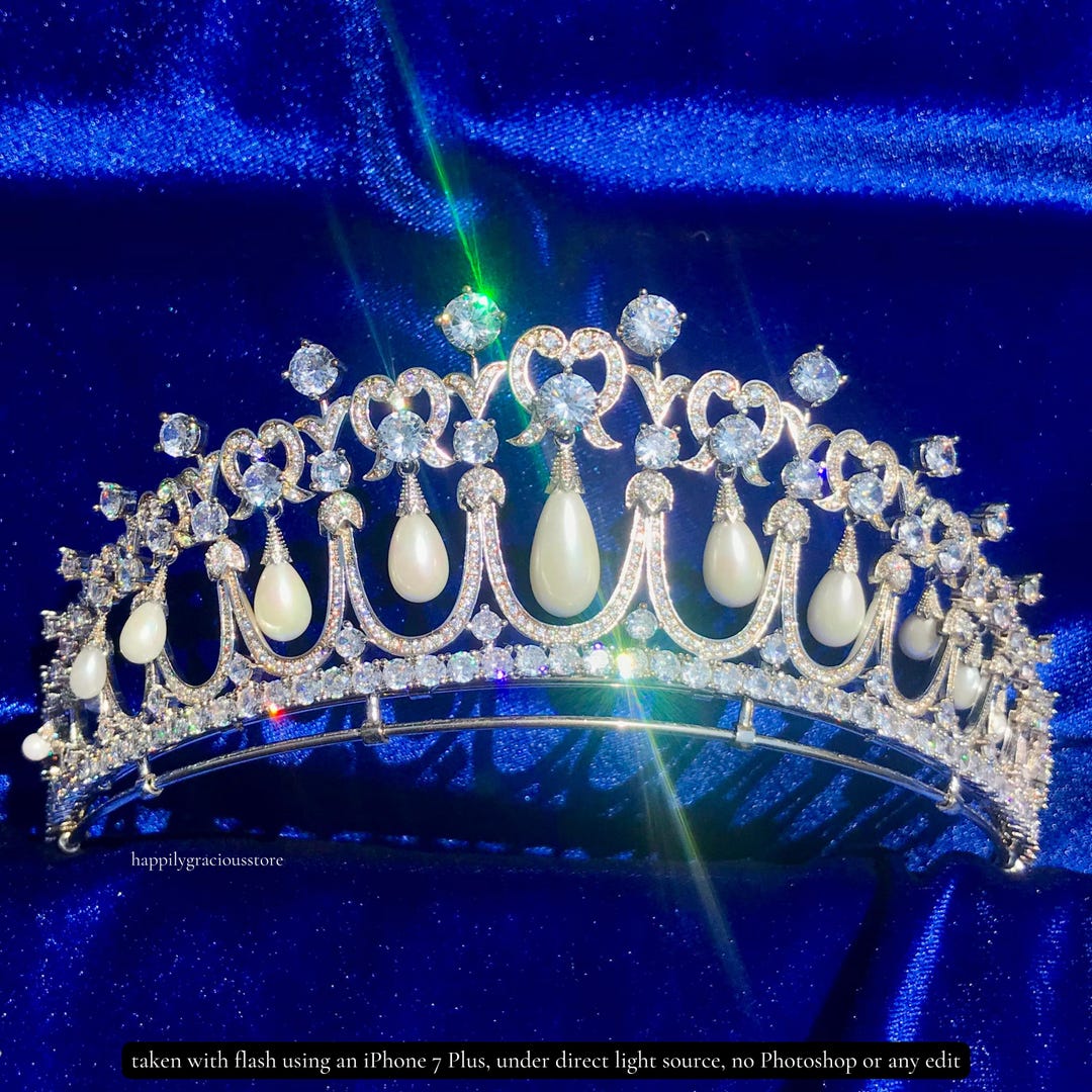 Queen Mary's Lover's Knot Tiara - Queen Elizabeth II - Kate Middleton ...