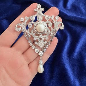 Queen Victoria Golden Jubilee Royal Dangling Drop Freshwater Pearl ...