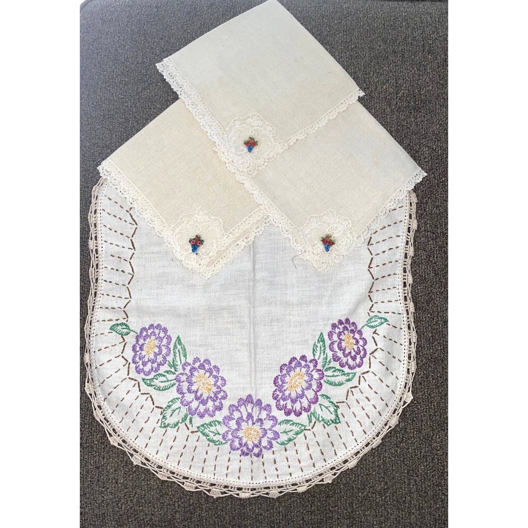 Vintage Table Linens Set of 3 Napkins/centerpiece With Embroidered ...