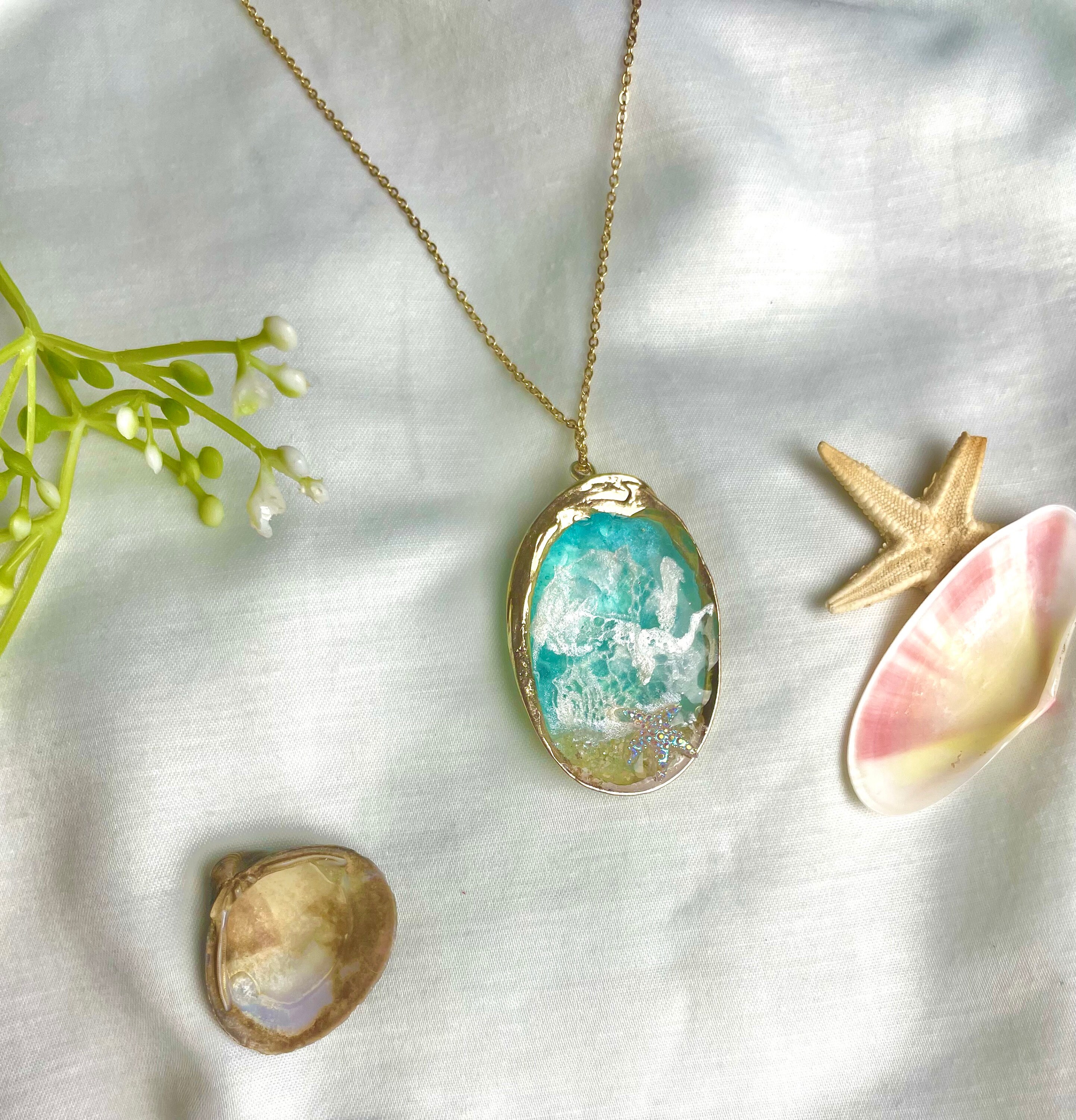 Island Paradise Resin Shell Necklace - Etsy