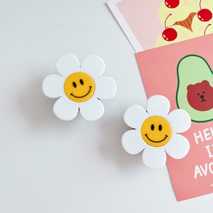 Rainbow Smile Flower Phone Grip / Phone Stand / Phone Holder - Etsy