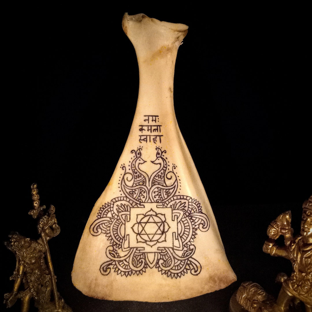 Kamala Hindu Goddess Deer Scapula With Yantra and Mehndi Henna Design ...