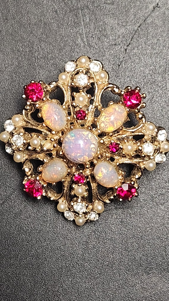 Vintage & beautiful brooch - Gem