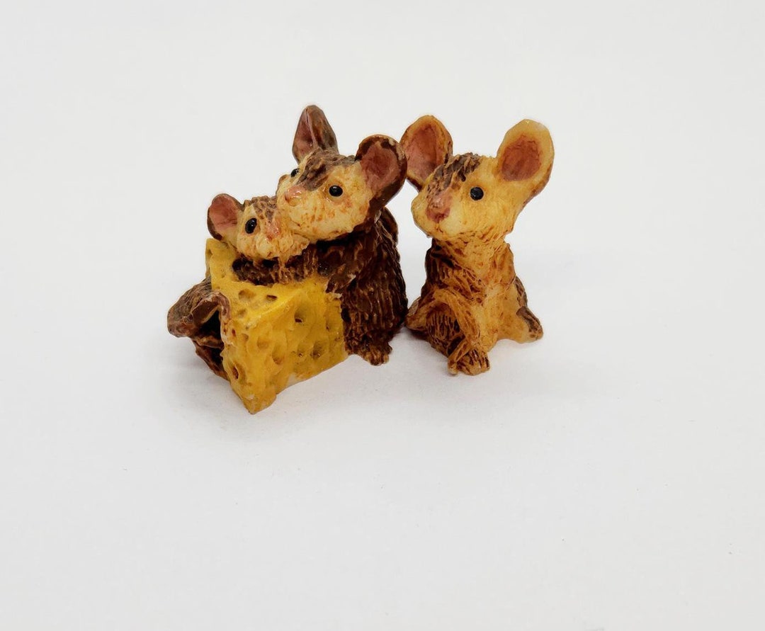 MUNRO Adorable Miniature Mouse Family Figurines With Swiss Emmental ...