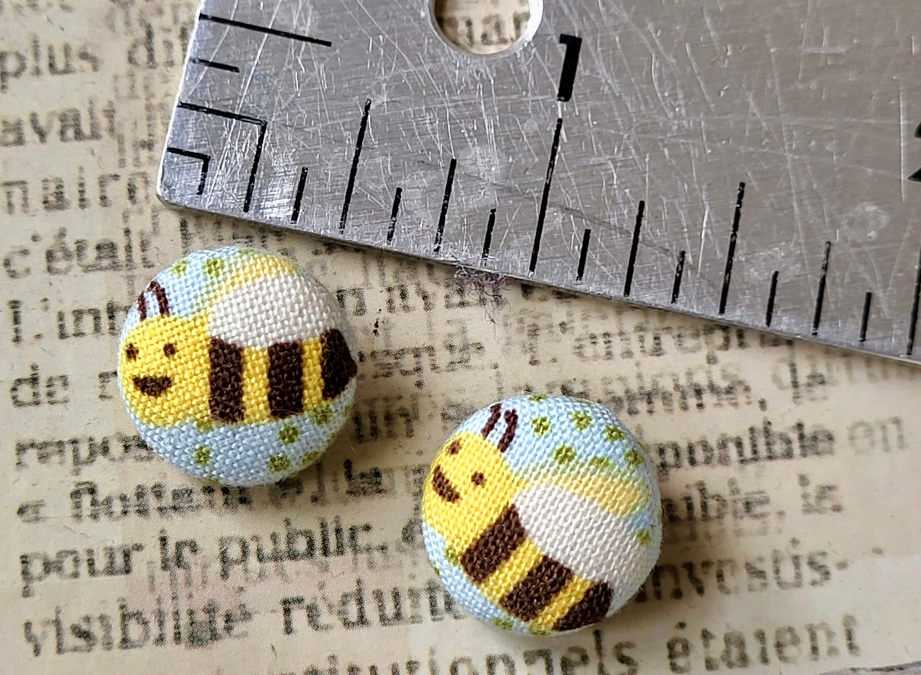 Bee Buttons, Bumble Bee Buttons, Honey Bee Buttons, Garden Buttons ...