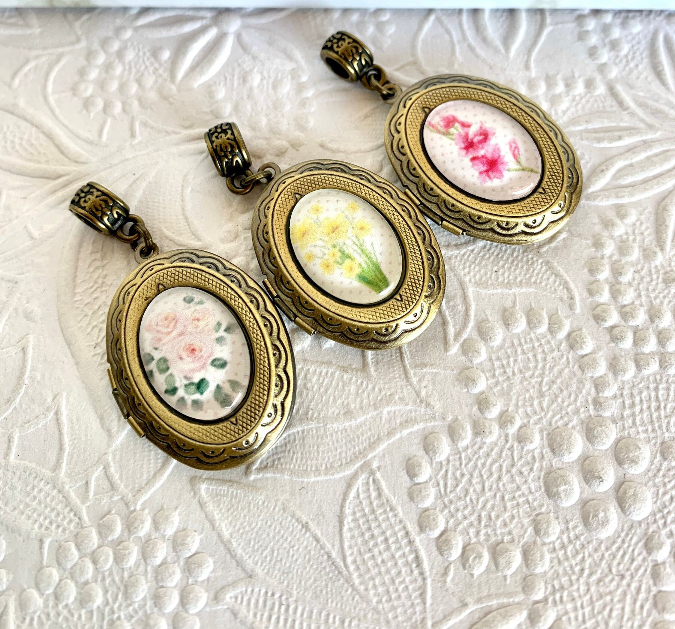 Birth Flower Locket Friendship Locket Best Friend Locket - Etsy
