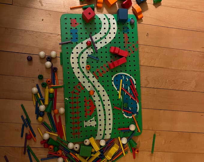 Playskool Peg Board Playset: Pegboard Scene Plus Colorful Wood Pegs and ...