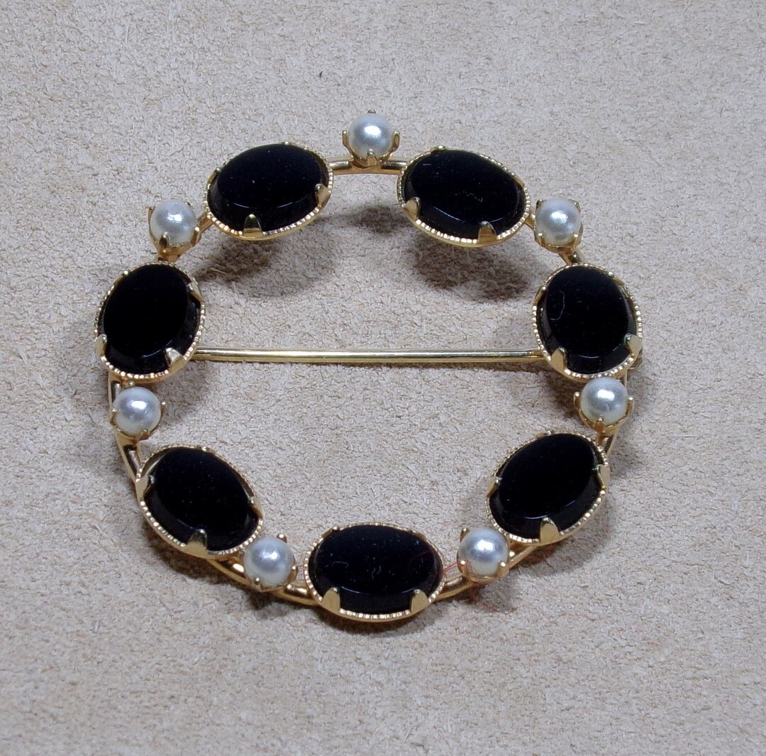 1960s Classic Style - Balanced and Symmetrical AMCO Circle Pin, Gold ...
