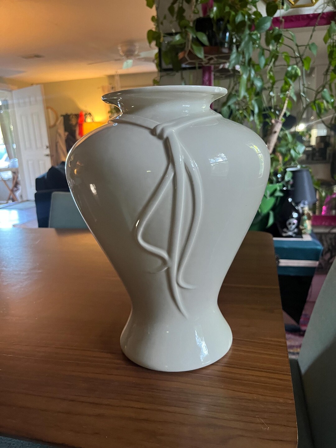 Vintage Haeger Pottery Vase: Large White Ribbon Tassel Urn - Etsy