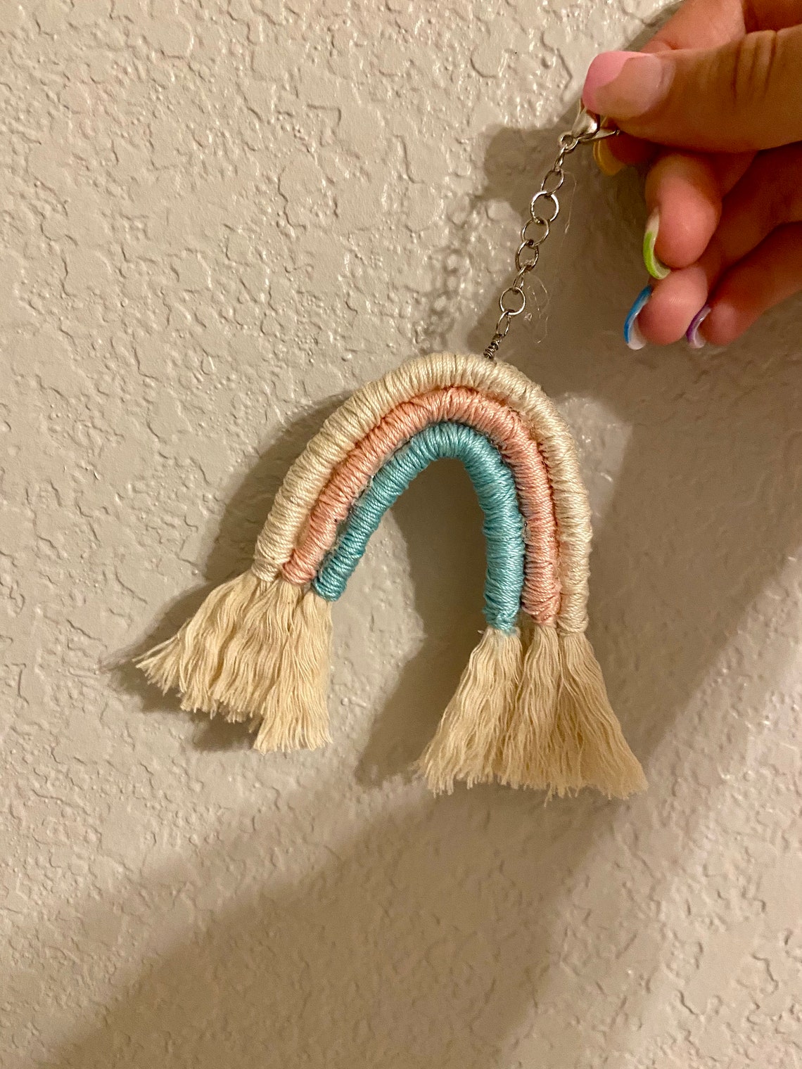 Llavero de macramé arco iris - Etsy España