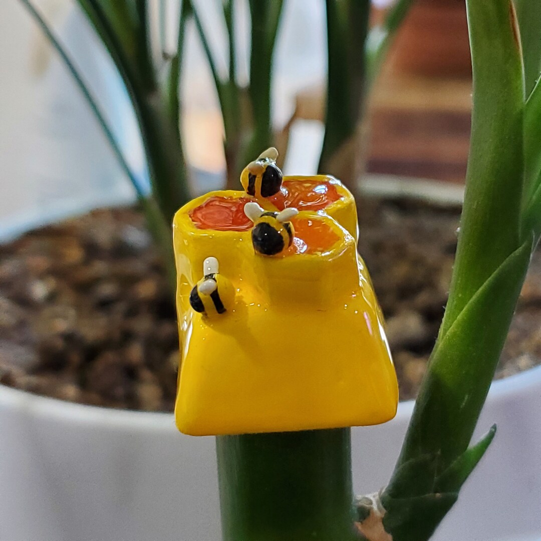 Honeybee Honeycomb - R3 Mechanical Keycap | Artisan Keycap | Handmade ...