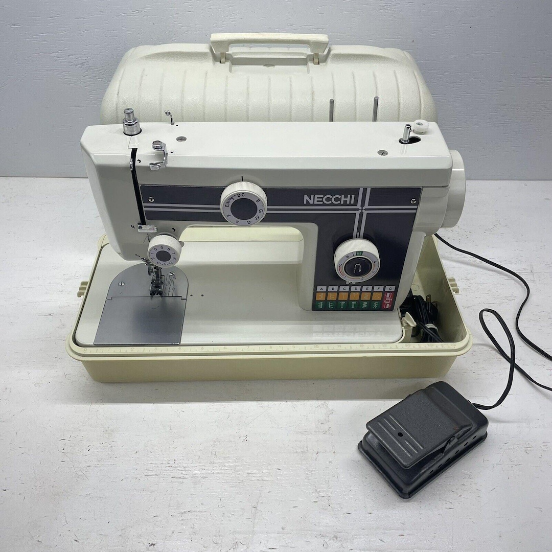 Necchi Model 522FB Zig Zag Sewing Machine Foot Pedal & Case Serviced ...