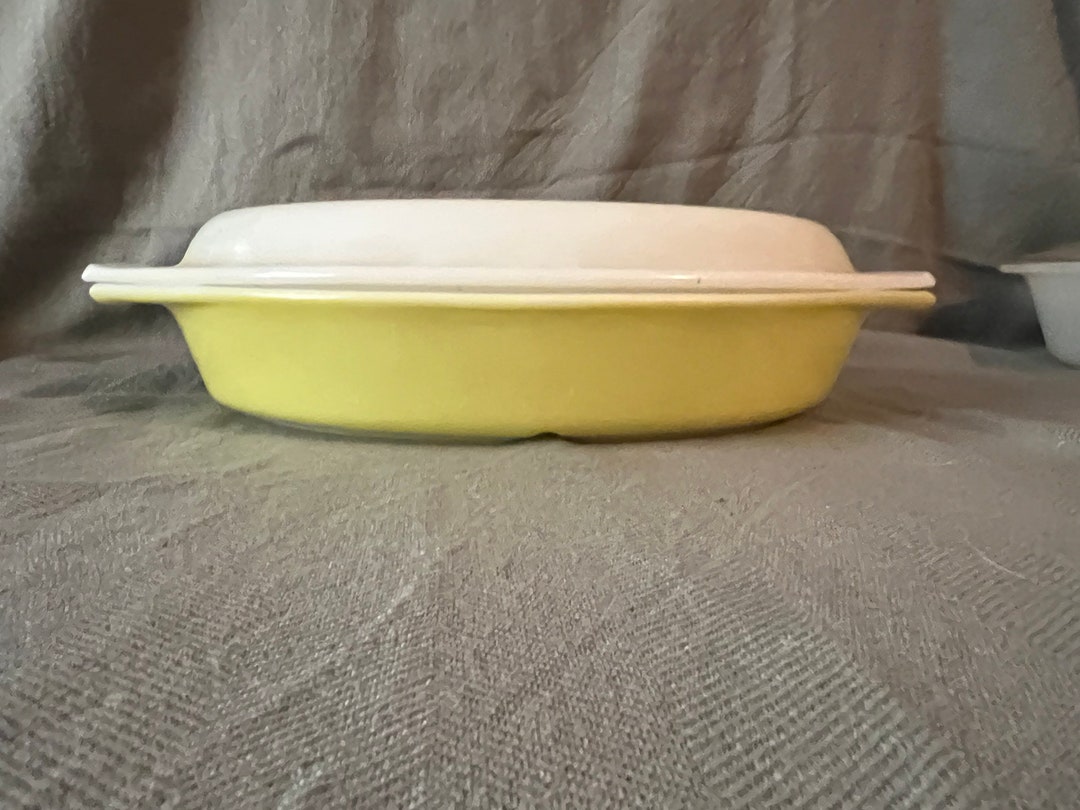 Vintage Pyrex Covered Casserole Dish - Etsy