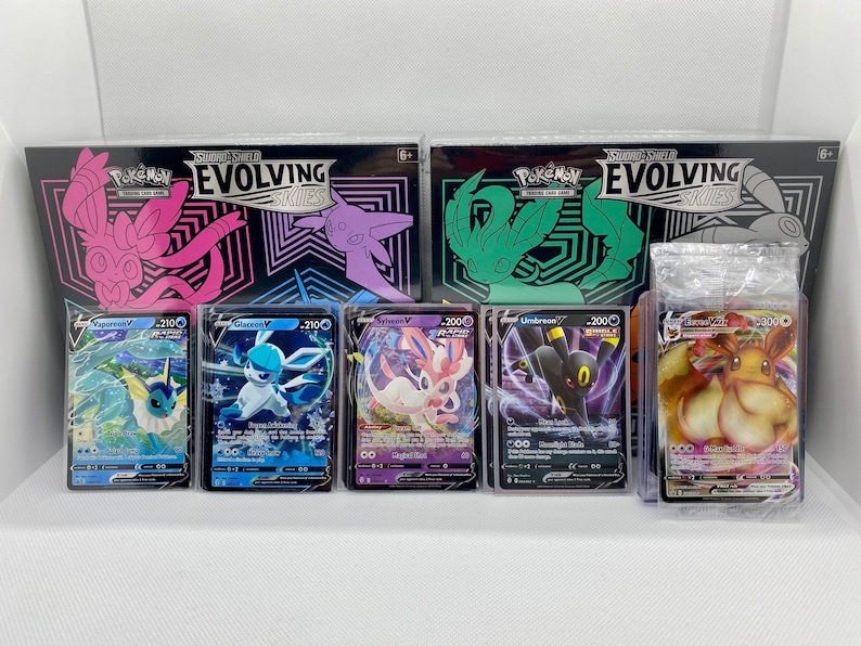 Pokemon TCG: Eevee and Eeveelutions Gift Box! | Includes Boosters ...