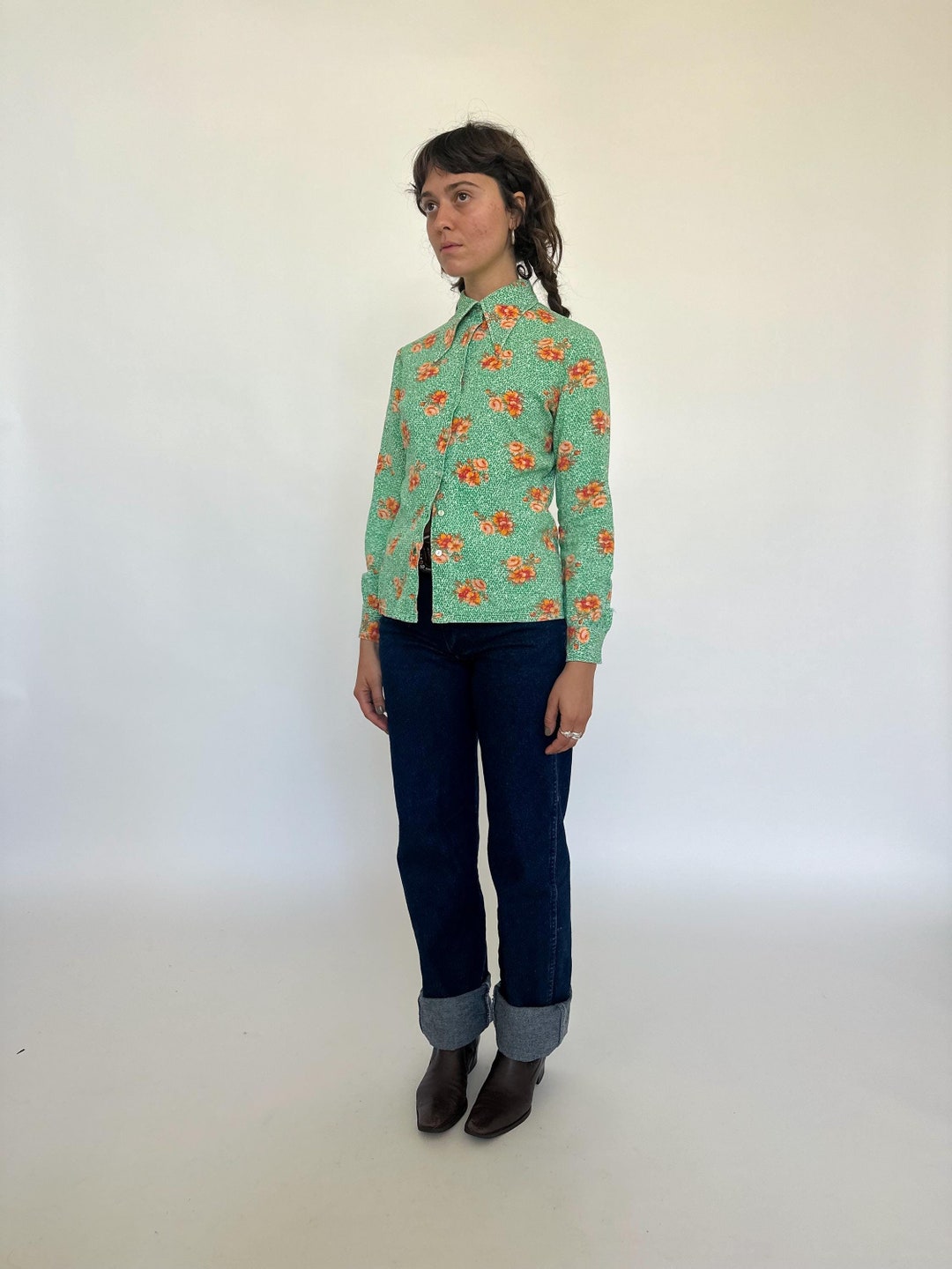 1960s - 1970s Floral Collared Long Sleeve Top / Dagger Collar / Green ...