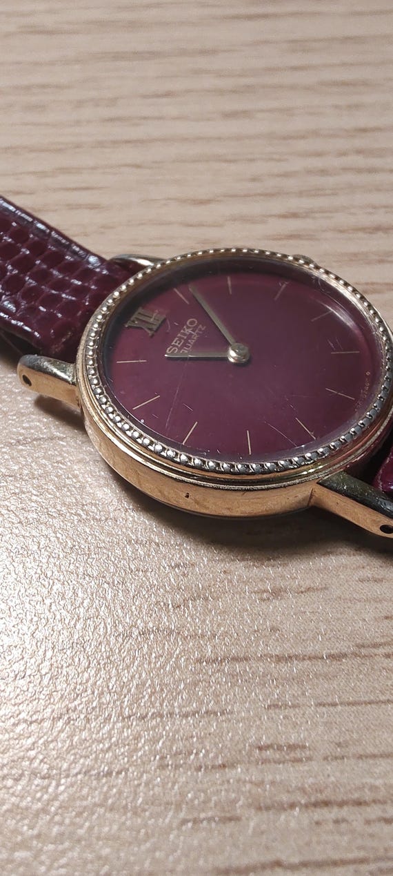 rare SEIKO vintage dainty slim slimline SEIKO burgund… - Gem
