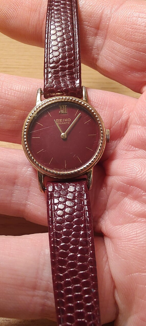 rare SEIKO vintage dainty slim slimline SEIKO burgund… - Gem