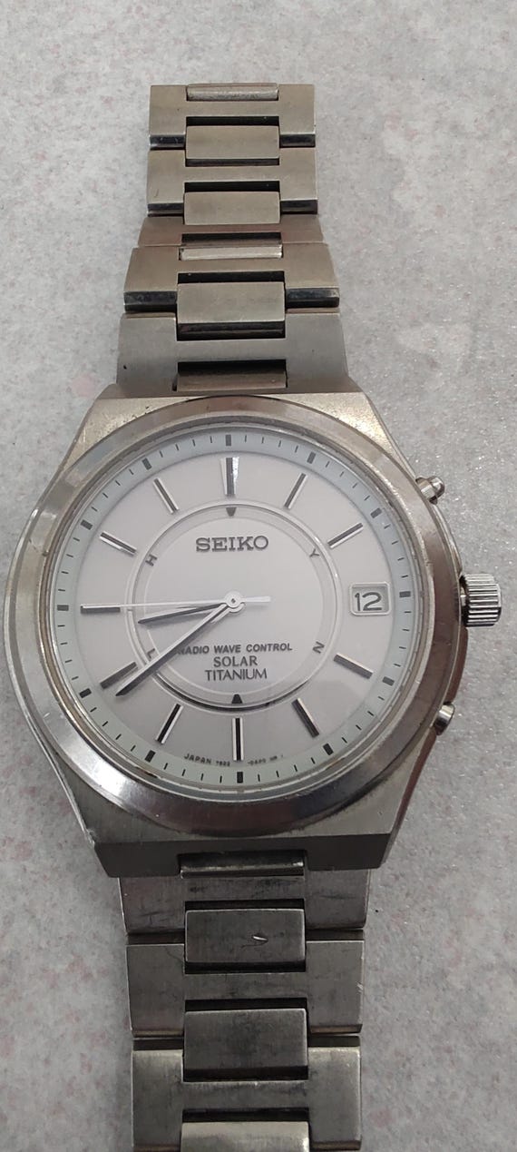 SEIKO solar titanium radio wave watch - Gem