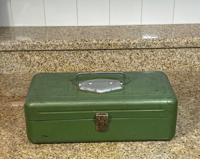 Vintage VICTOR Green Metal Fishing Tackle Box W/ Single Tray Atco ...