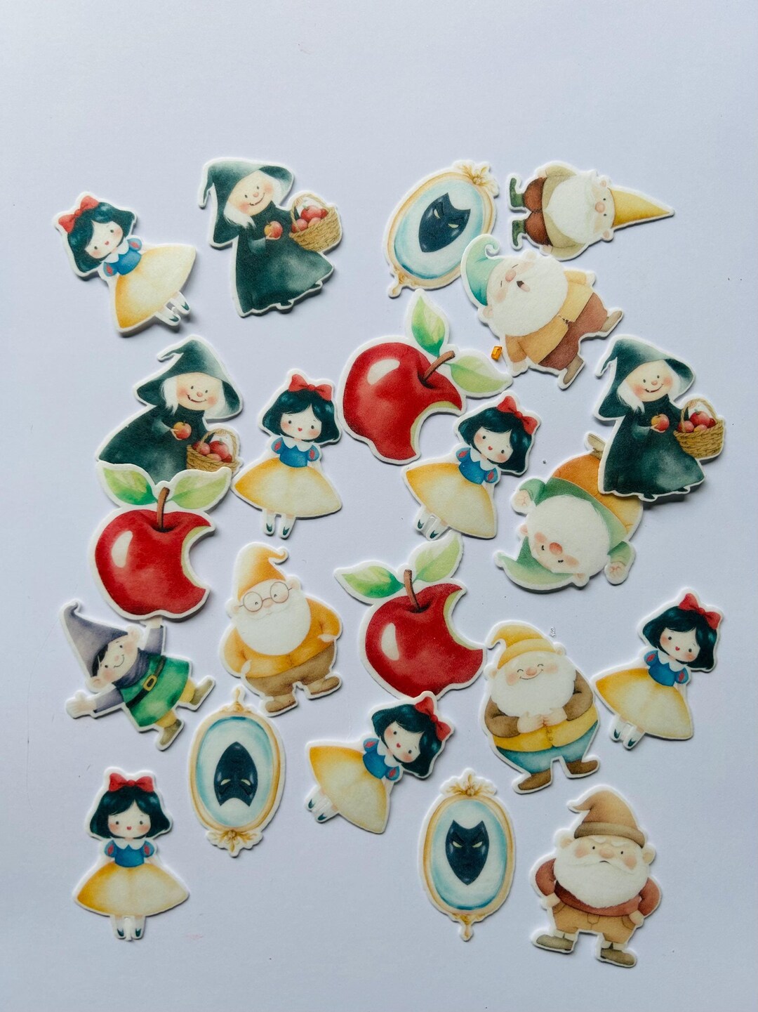 Edible Cupcake / Muffin Toppers / Cake Decoration * Snow White * 20 ...