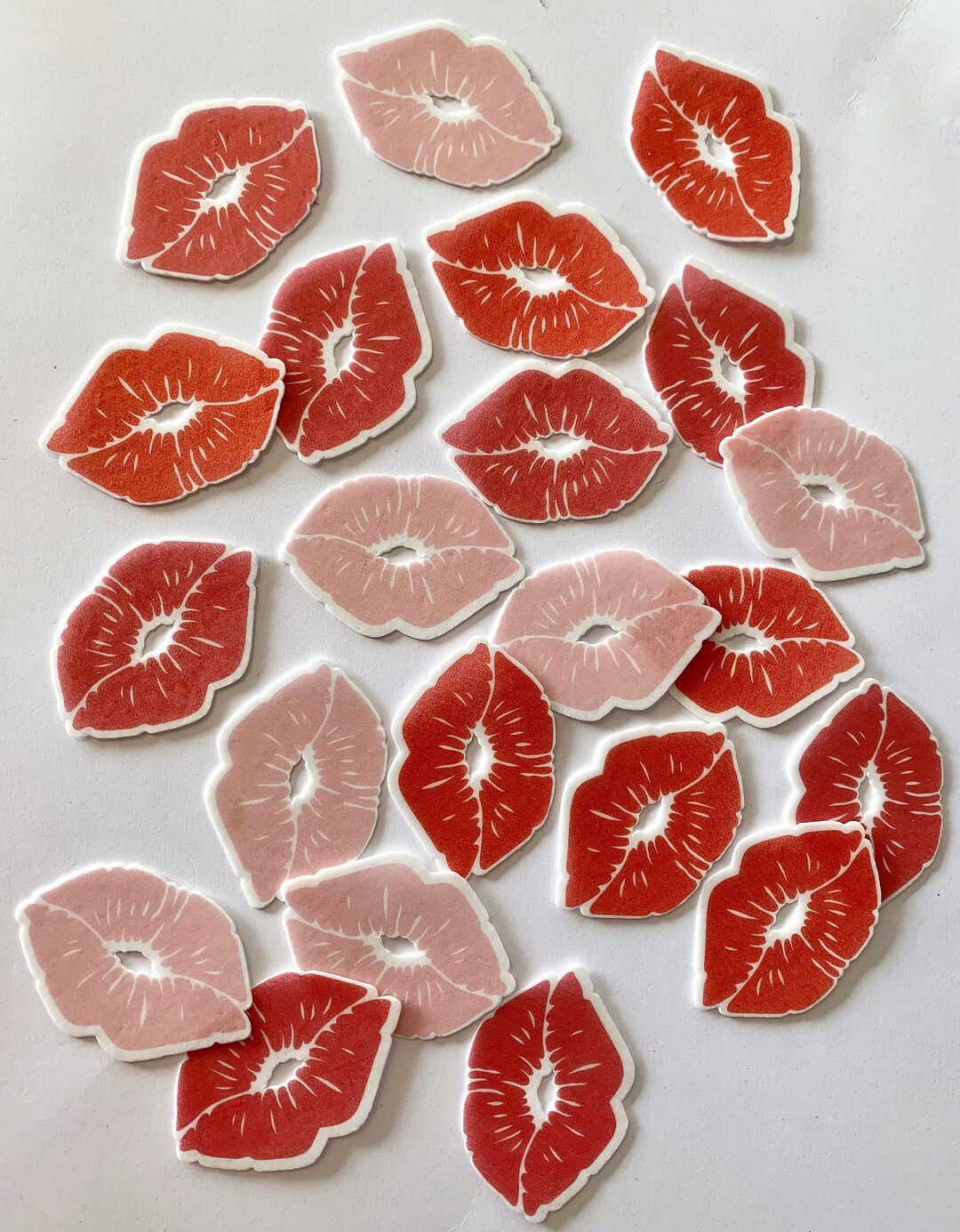Edible Cupcake / Muffin Toppers / Cake Decoration Valentine's Day Kiss ...