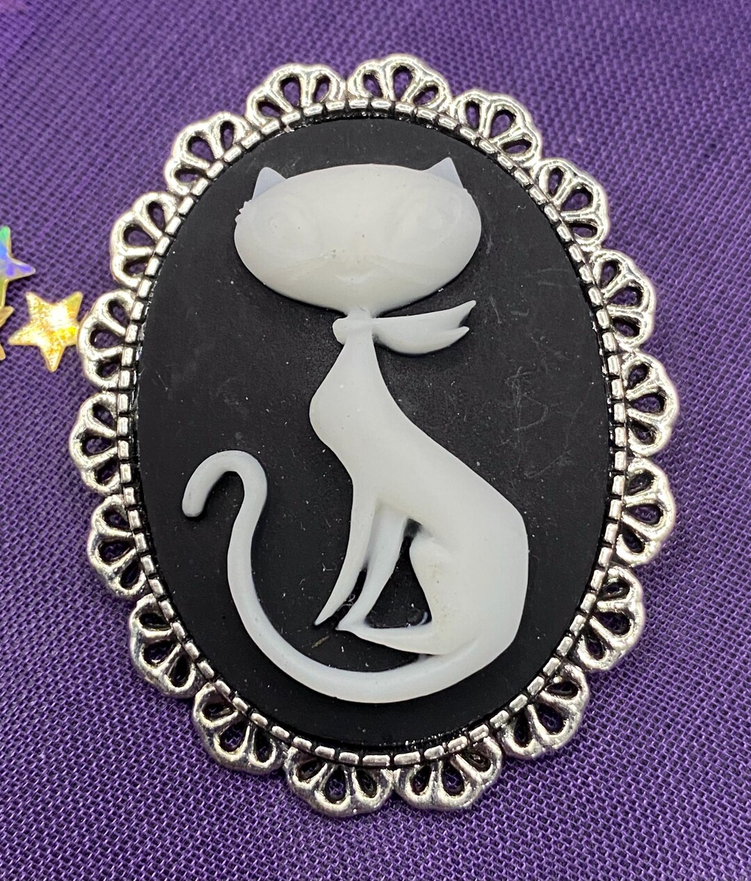 Black and White Glamour Cat Cameo Brooch - Etsy