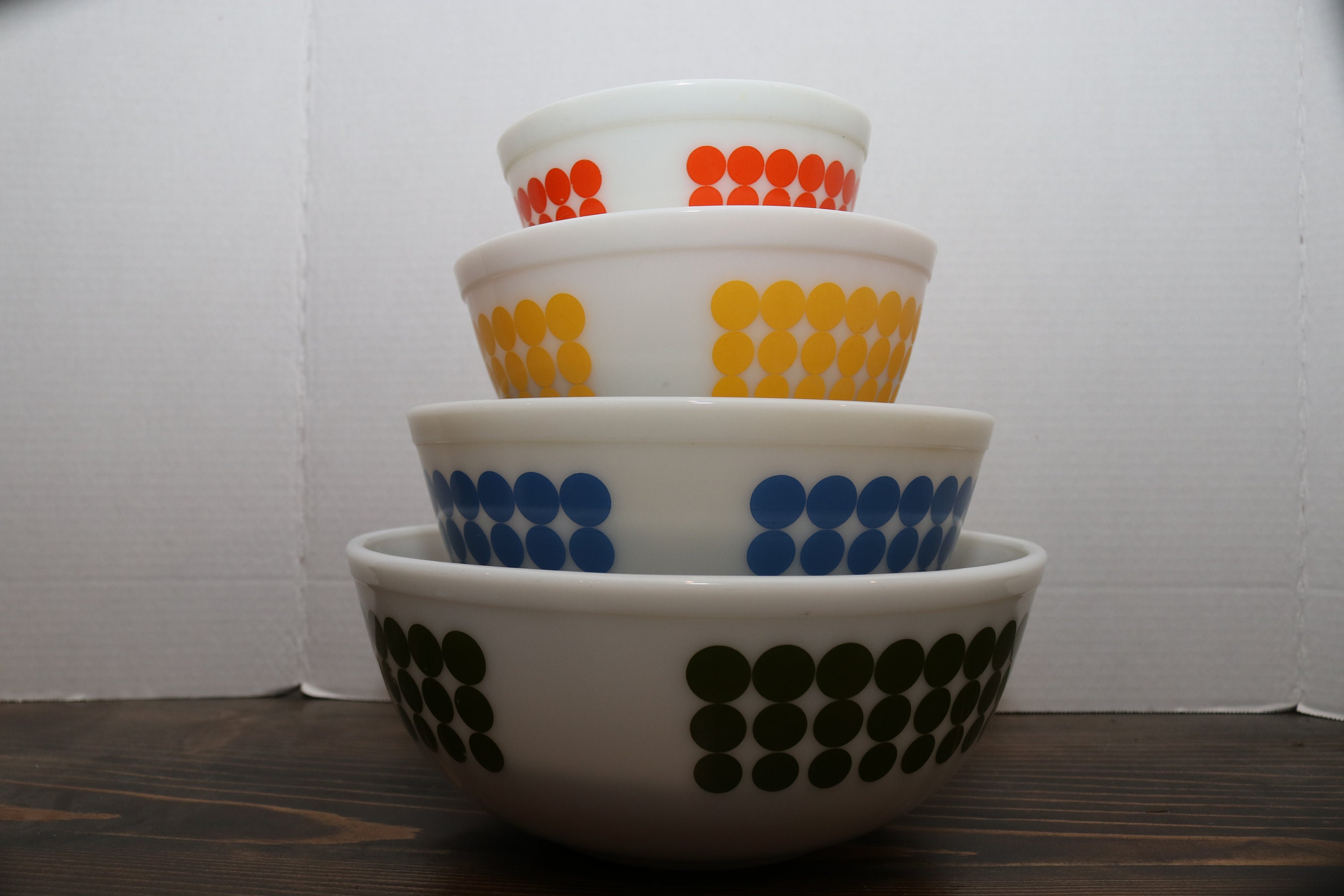 Vintage Pyrex Dots Mixing/nesting Bowls, Complete 4 Piece Set - Etsy