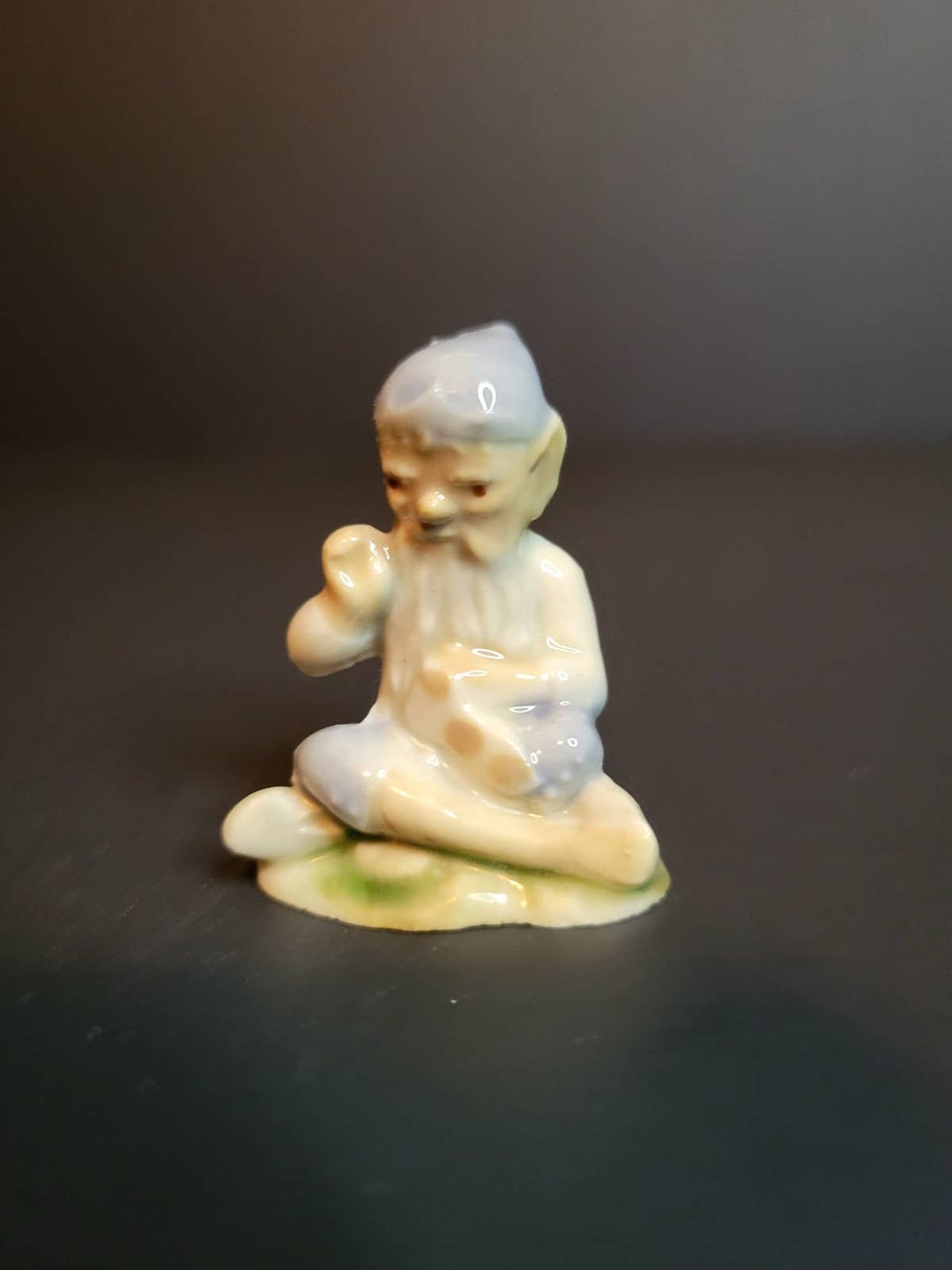 Vintage WADE Pottery Miniature Sitting Leprechaun Elf Gnome Figurine ...