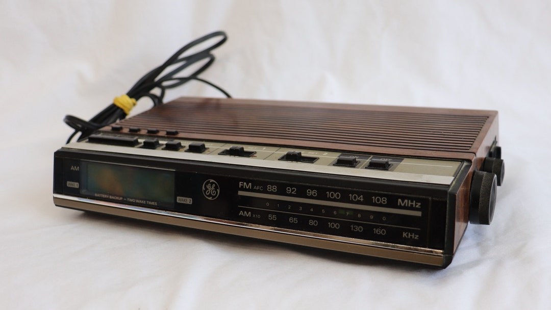 Vintage Late 80s GE General Electric FM/AM Electronic Digital Clock ...