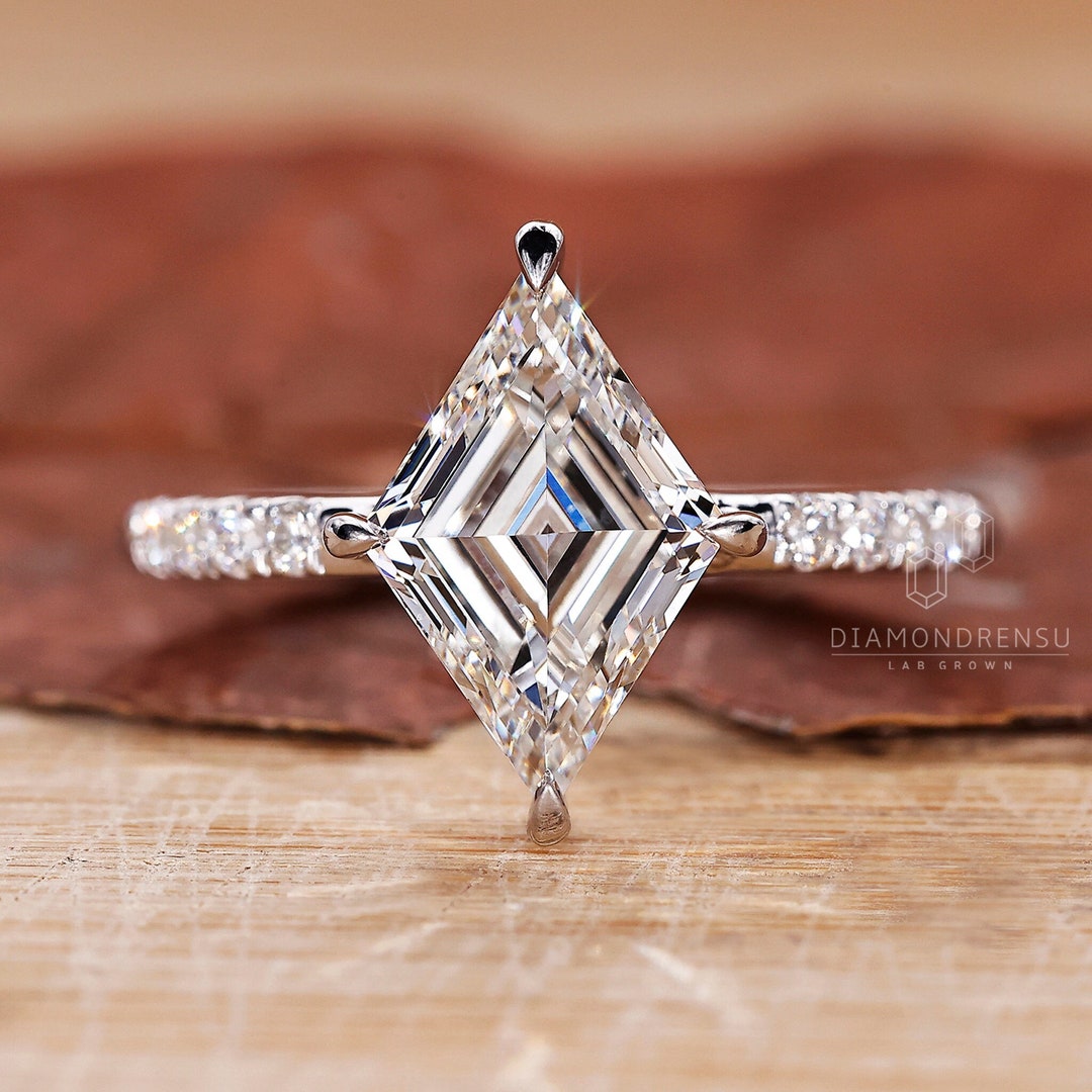 Lozenge Cut Diamond Engagement Ring in Claw Prong Setting, Wedding Ring ...