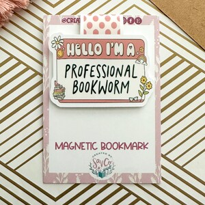 Helio I’m a Professional Bookworm Magnetic Bookmark - Bookish Gift ...