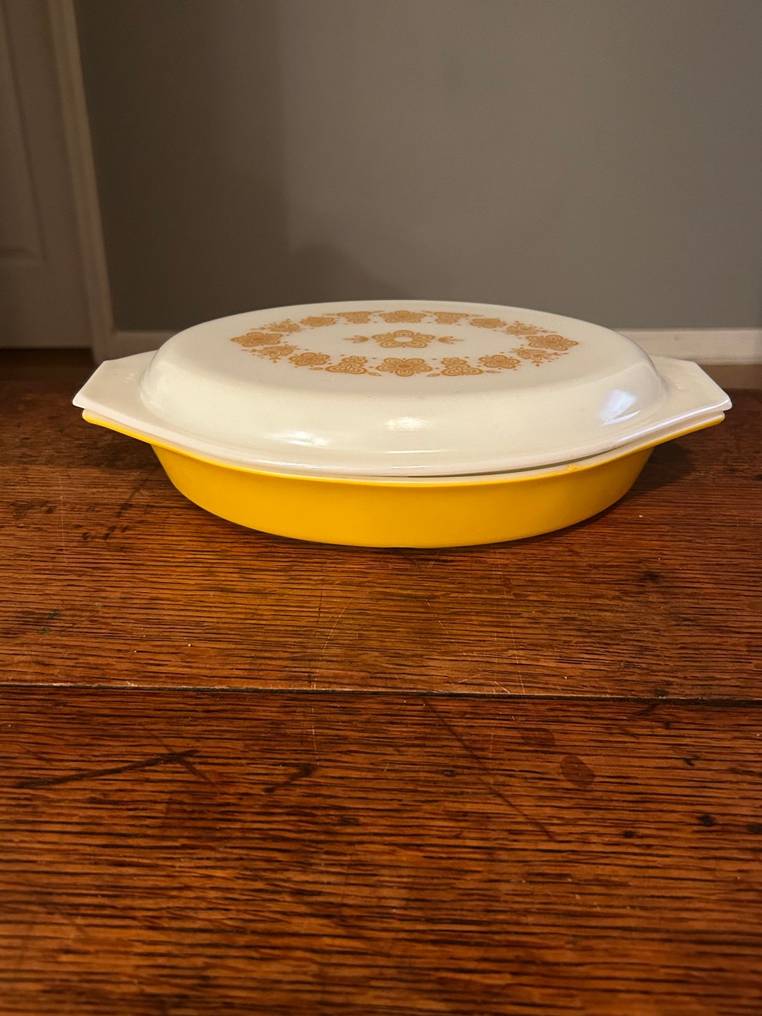 Vintage Yellow Pyrex 1 Quart Divided Dish With Lid - Etsy