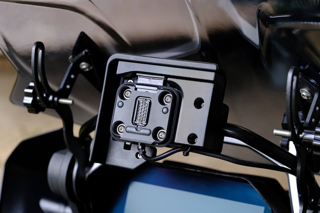 Lockable BMW Navigation Preparation Adapter for Garmin Zumo XT and XT 2 ...