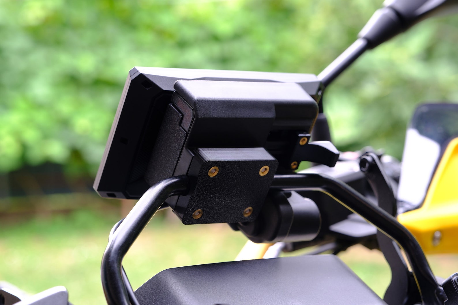 Lockable BMW Navigation Preparation Adapter for Garmin Zumo XT, XT2 ...