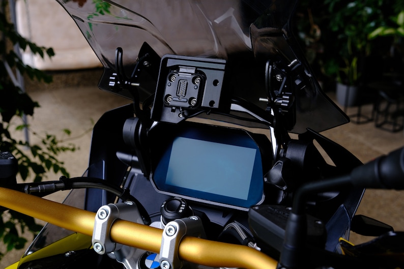 Lockable BMW Navigation Preparation Adapter for Garmin Zumo XT, XT2 ...