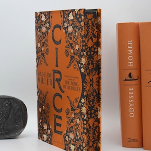 Circe by Madeline Miller | Fore-edge painting, hand-painted book edge ...