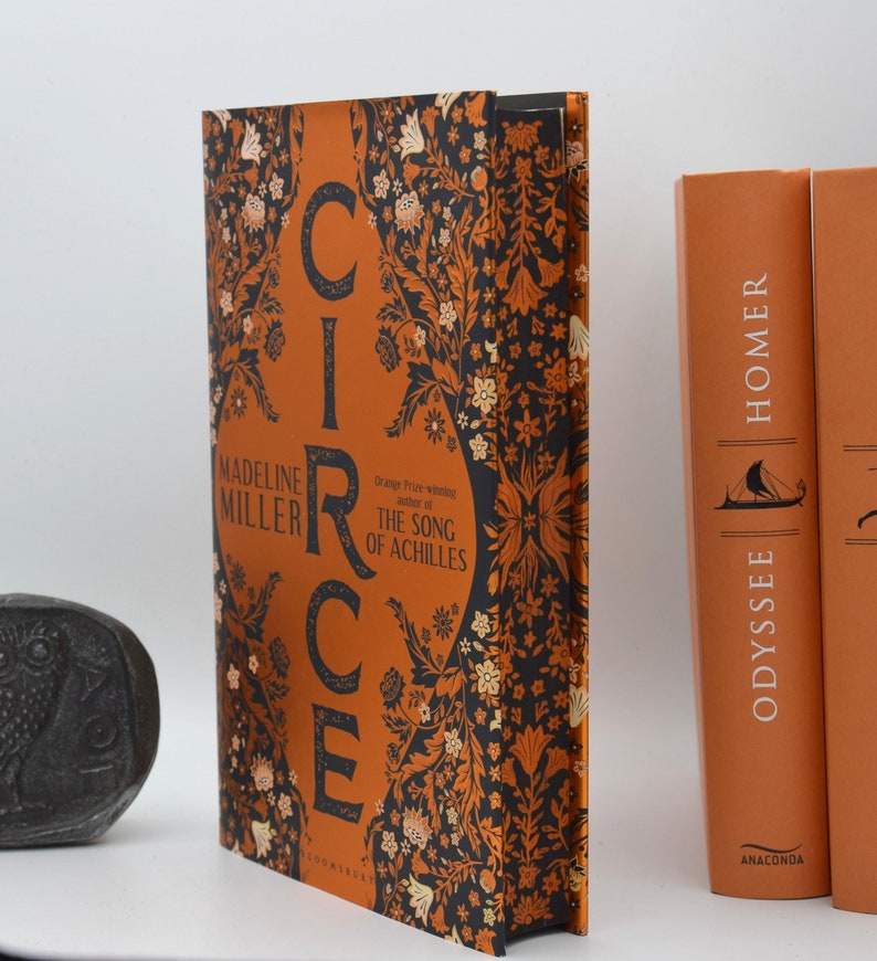 Circe by Madeline Miller | Fore-edge painting, hand-painted book edge ...