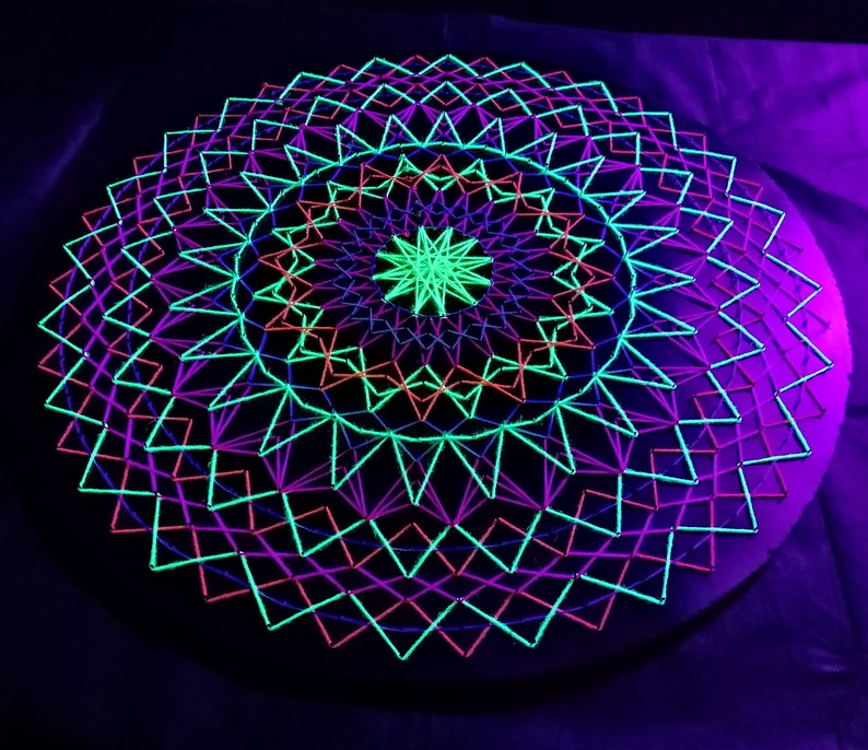 Mandala 10 : Psychedelic String Art UV Active - Etsy