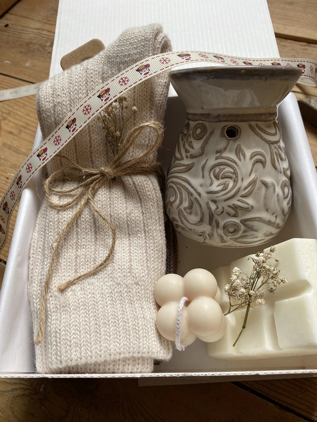 Pampering Gift Box, Luxury Vegan Gift Box, Cozy Socks, Wax Melt Burner ...