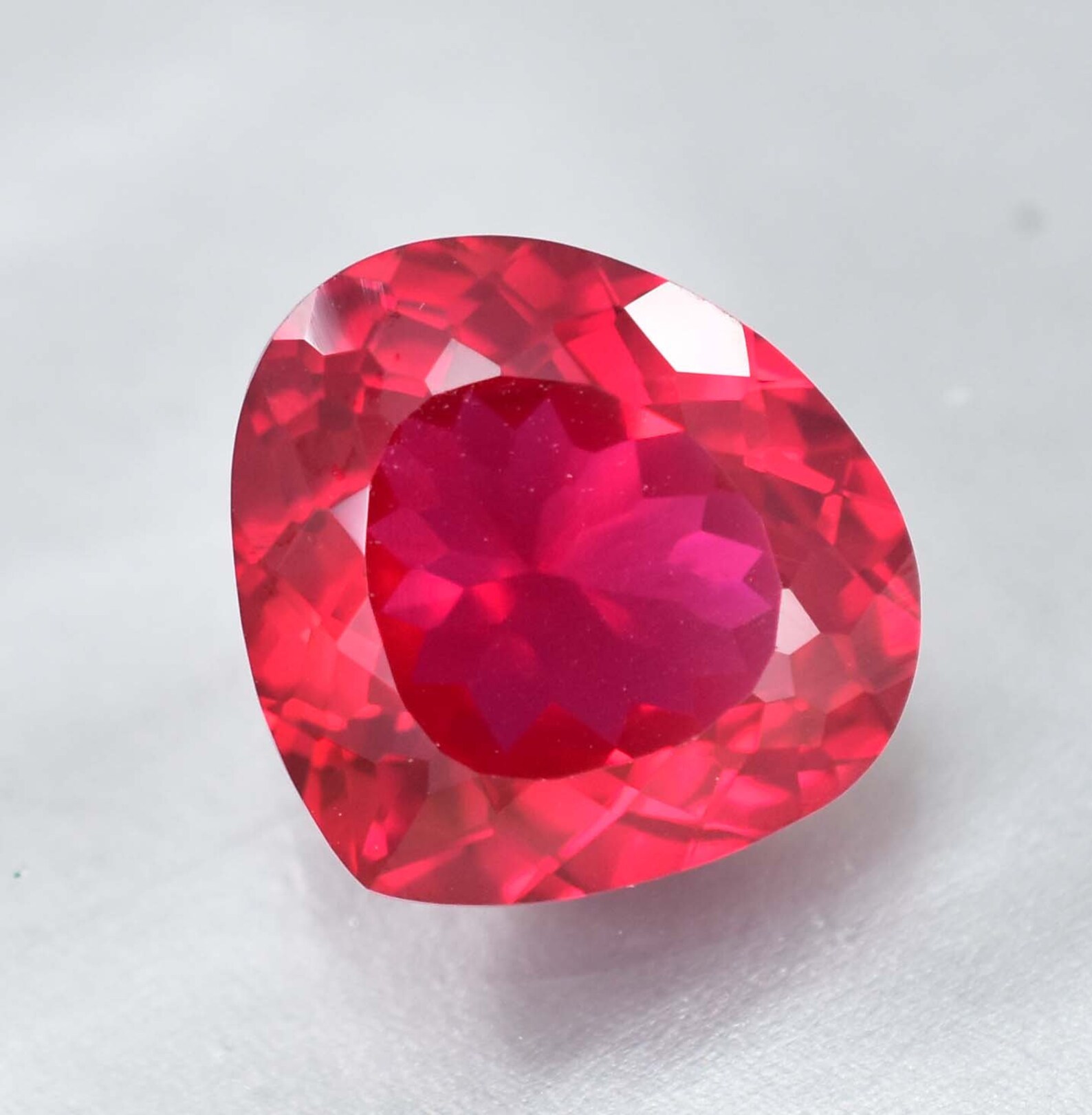 Loose Red Painite 22 X 22 Mm Very Rare Natural Perfect Heart Cut ...
