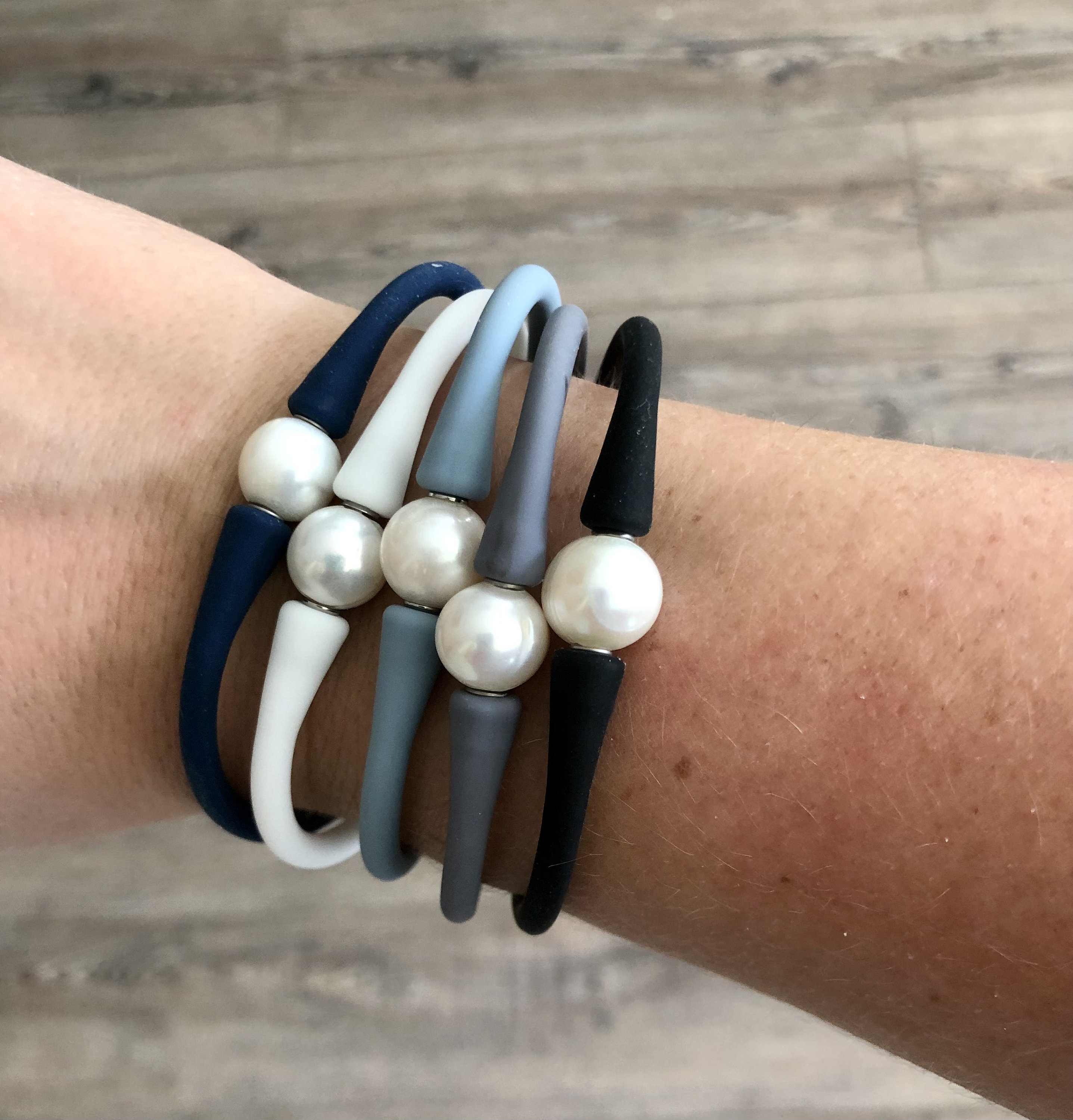 ADDISON Pearl and Silicone Stretch Bracelet 10 COLORS // - Etsy