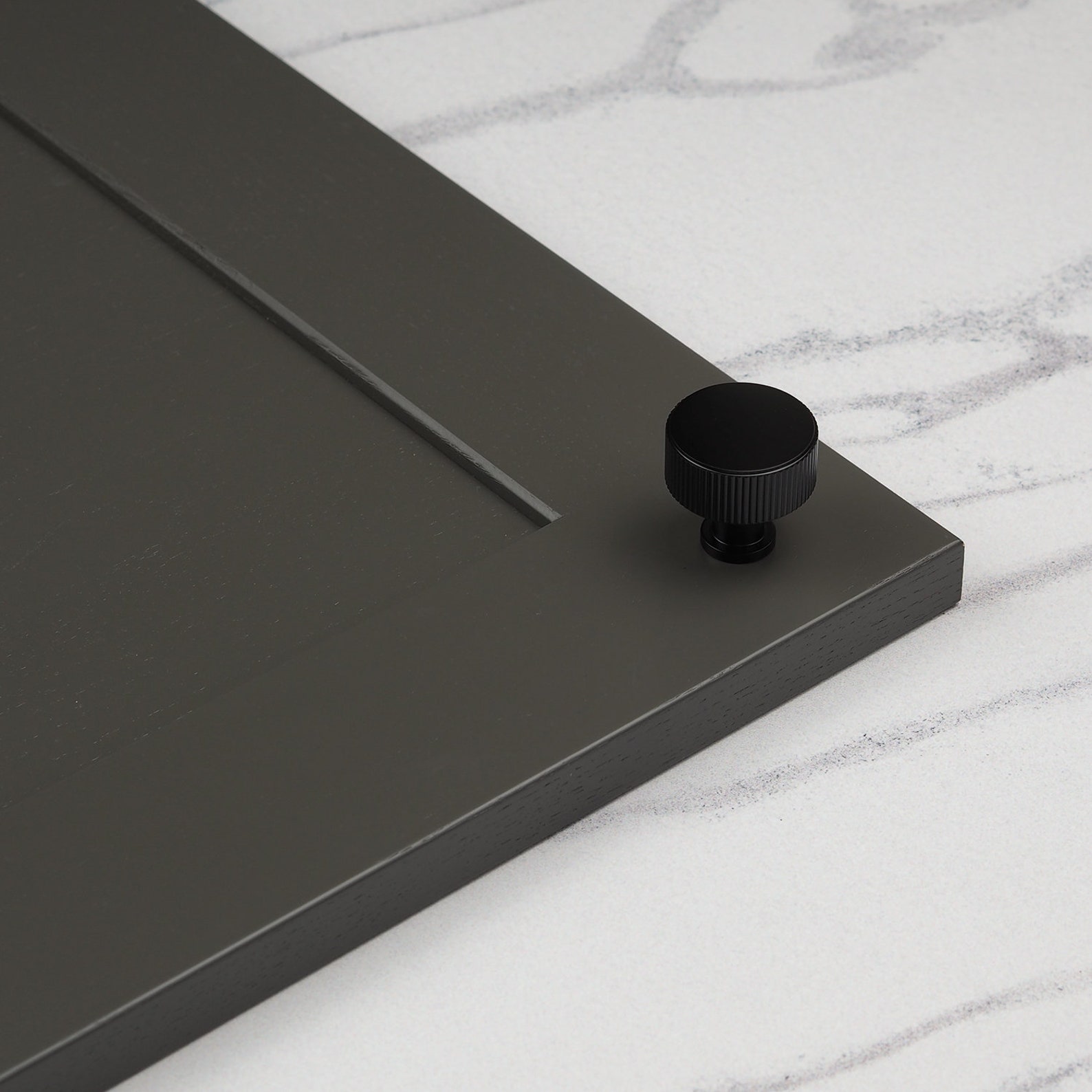 Matt Black Reeded Grooved Knurled Kitchen Handles & Knobs Solid Brass ...