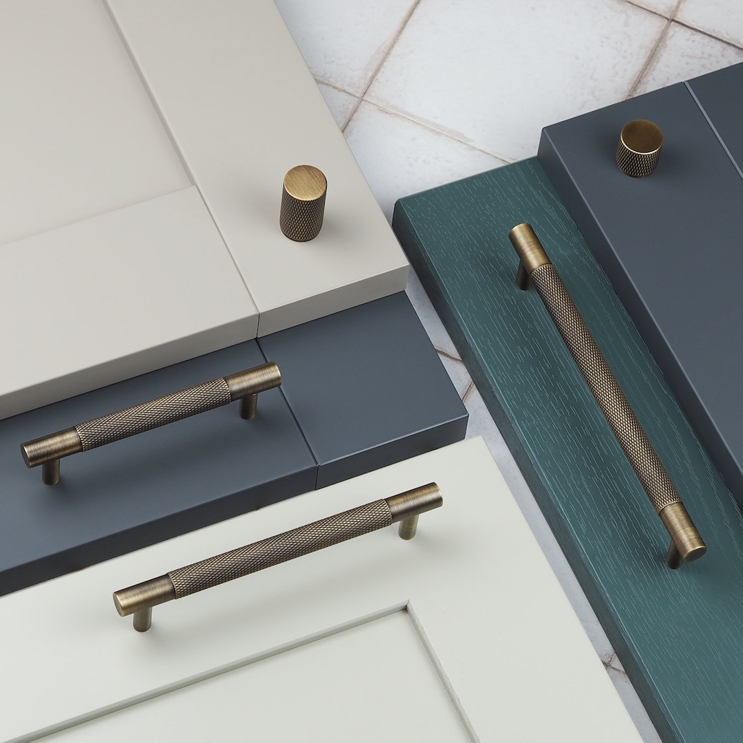 Antique Brass Knurled Solid Bar Kitchen Cabinet Handles & Matching ...