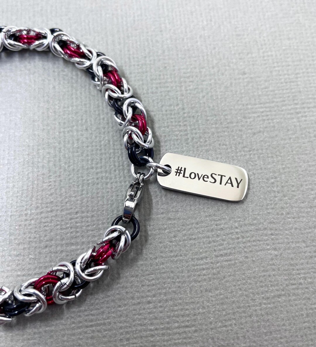 Stray Kids Lovestay Charm Bracelet, Chainmaille in Black and Red ...