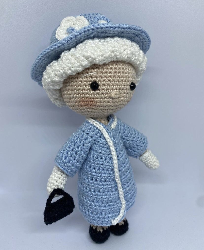 Queen Elizabeth II Crochet Pattern ENG - FR - Etsy