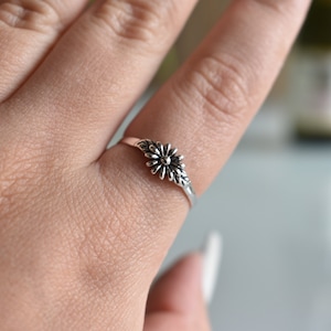 Daisy Ring, Sterling Silver Flower Ring, Dainty Daisy Ring, Delicate Flower Ring, Minimalistic ...