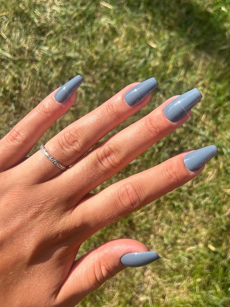 Dark Grey, Medium Coffin, Glossy Finish Hand Painted Gel Press-on Nails ...